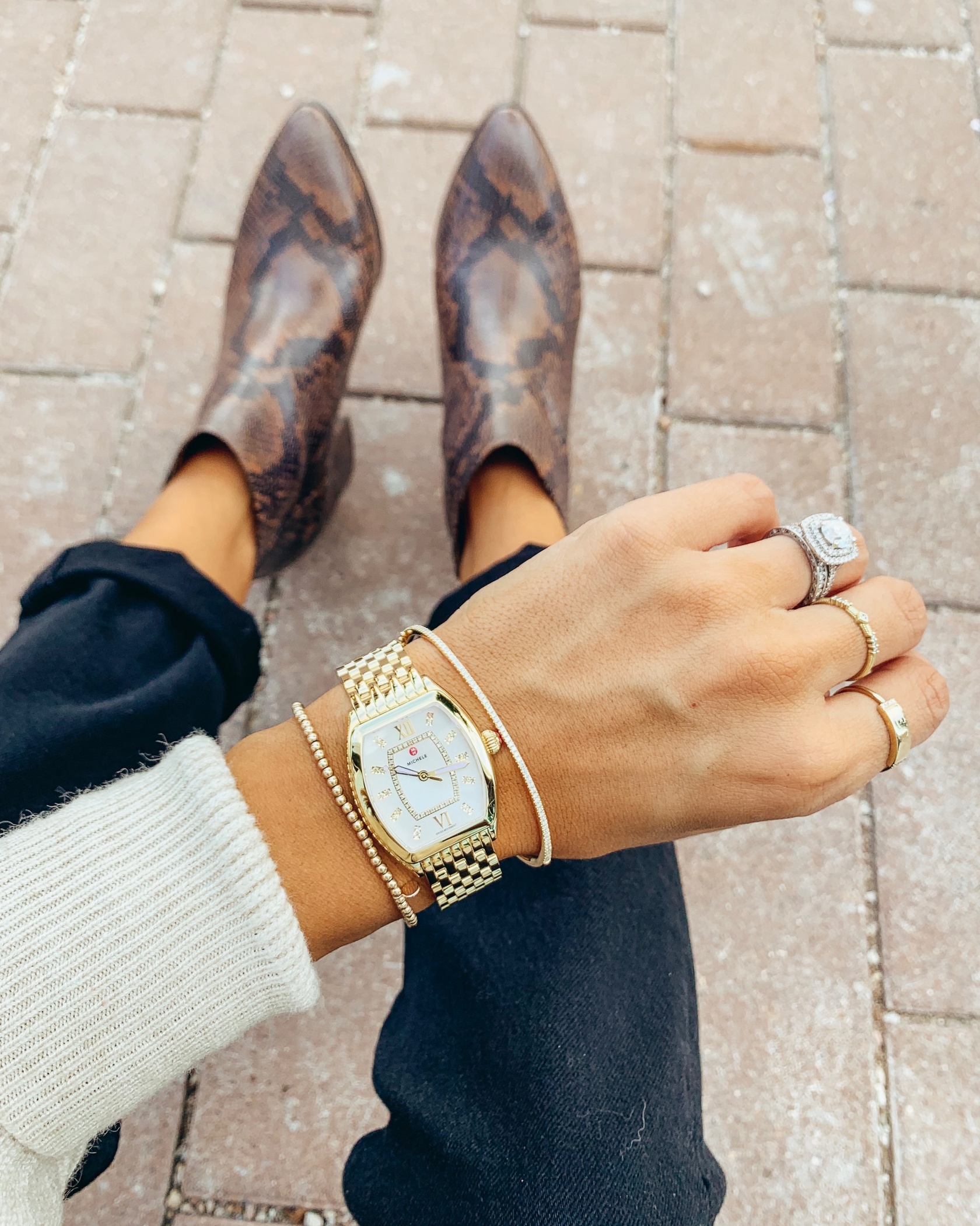 FAQ - Courtney Shields